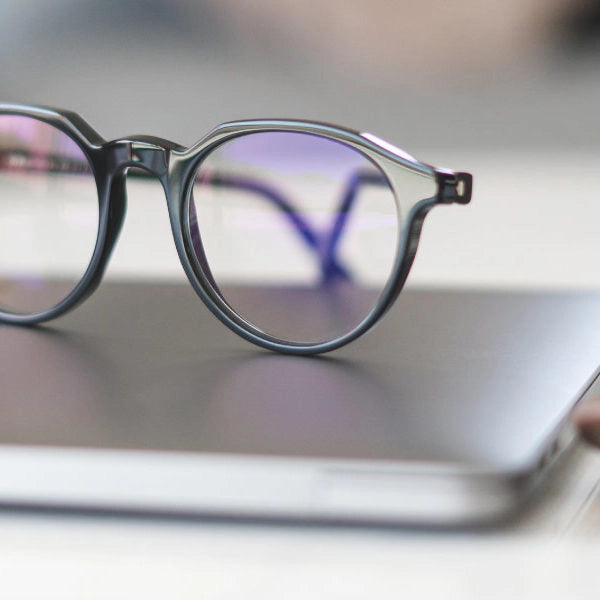 Computer Glasses: Do We Really Need Them? - Blue Life - Barner Glasses